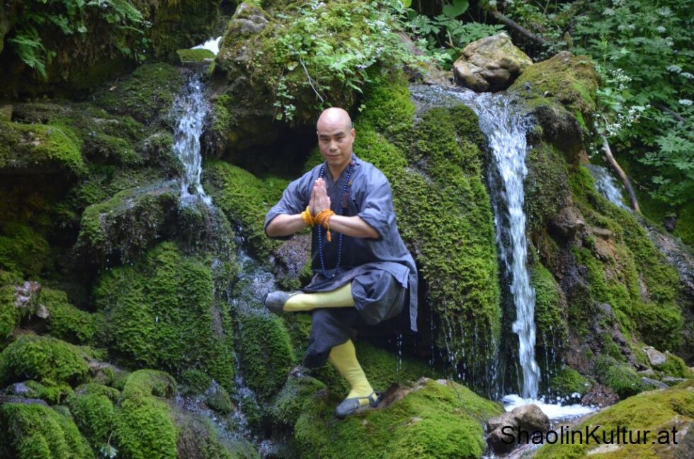 Shaolin Qi Gong mit Shaolin Mönch Grossmeister Shi Yan Liang - www ...